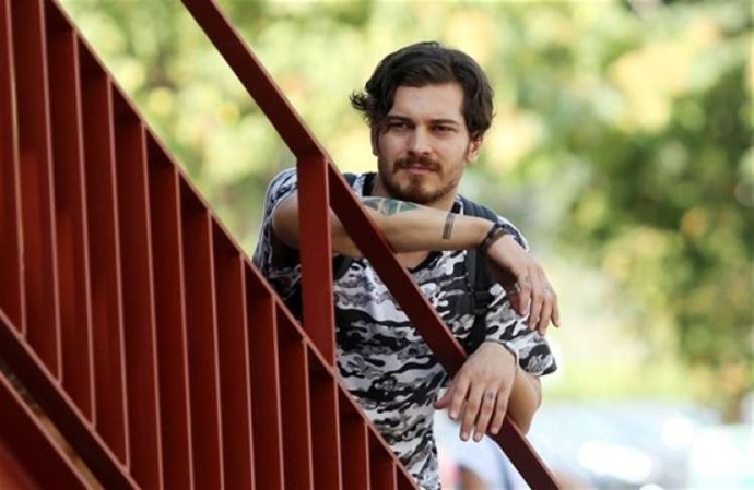 Fotos: El guapo actor de "Medcezir" que cautiva a las chilenas - Tecache.cl