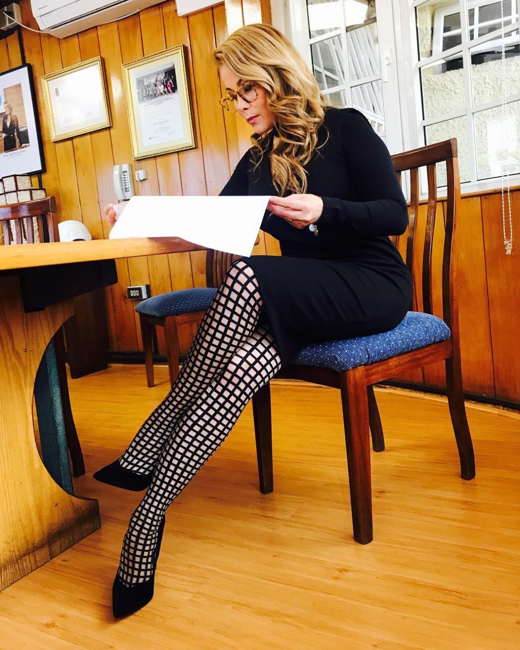 Cathy Barriga se llenó de elogios tras asistir con este look al trabajo ...