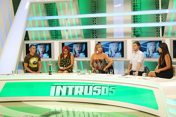 "Intrusos" da a conocer el nombre de su nueva animadora - Tecache.cl