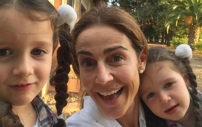Bárbara Rebolledo publica tierna fotografía junto a sus hijas recién ...
