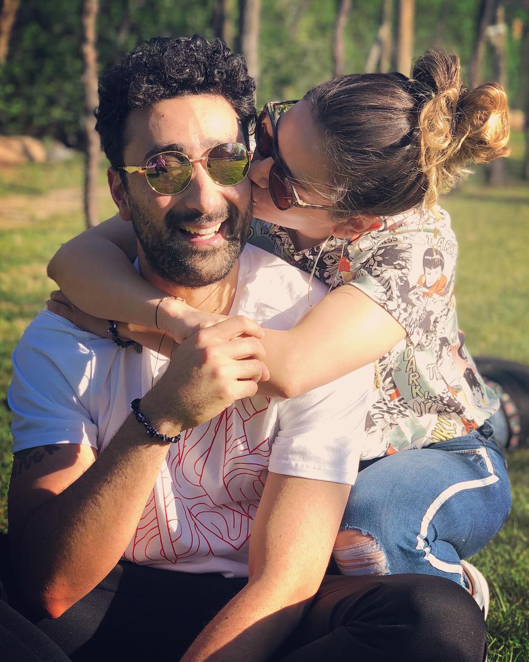 Karla Melo se la jugó con romántica declaración de amor al vocalista de ...