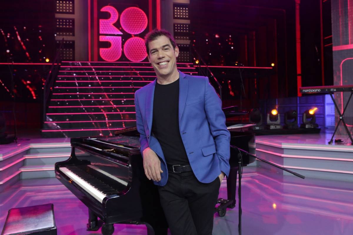 Álvaro Escobar se enteró de su despido de TVN por la prensa - Tecache.cl