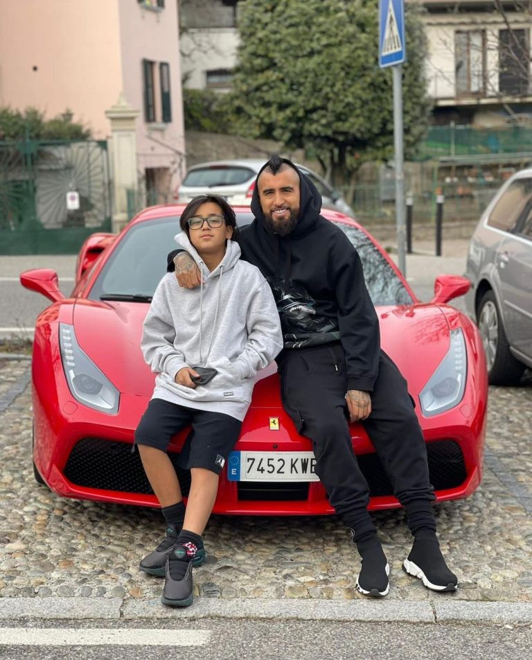 'Monito' Vidal presentó a su polola con tierno video - Tecache.cl 'Monito' Vidal presentó a su polola con tierno video - Tecache.cl