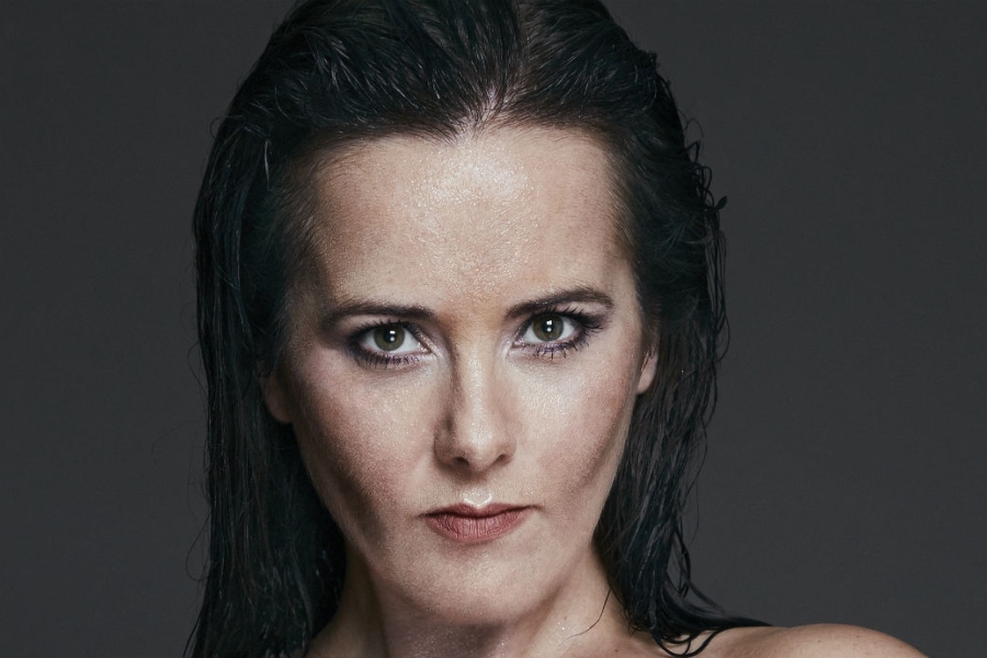 Actriz Araceli Vitta sorprende con jugado look a sus 47 años - Tecache.cl