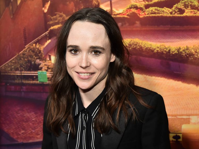 Elliot Page luce sus abdominales en su primera foto en traje de baño ...