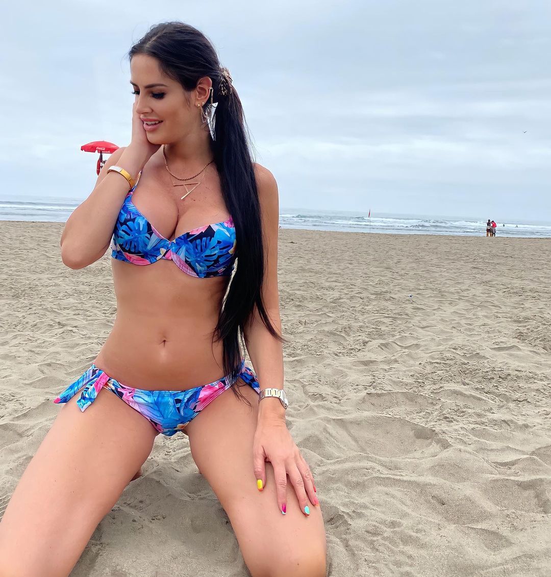 Fotos: Adriana Barrientos impacta con micro bikini - Tecache.cl