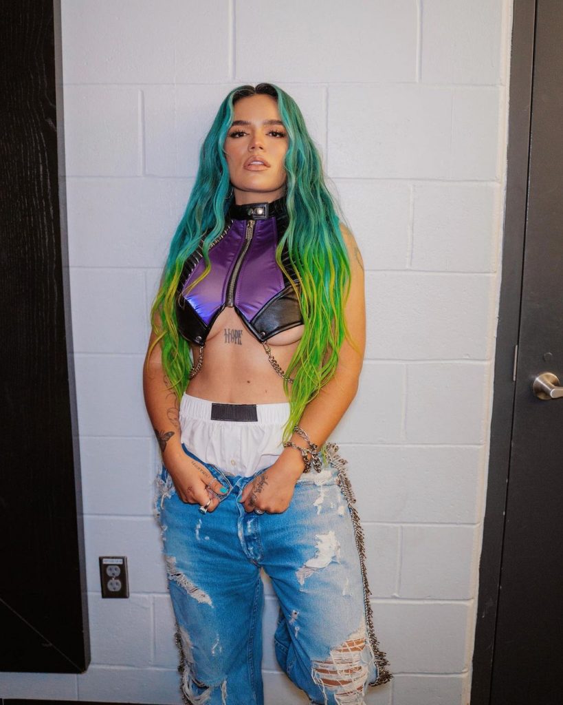 Cantante Karol G posa en sexys fotografías - Tecache.cl