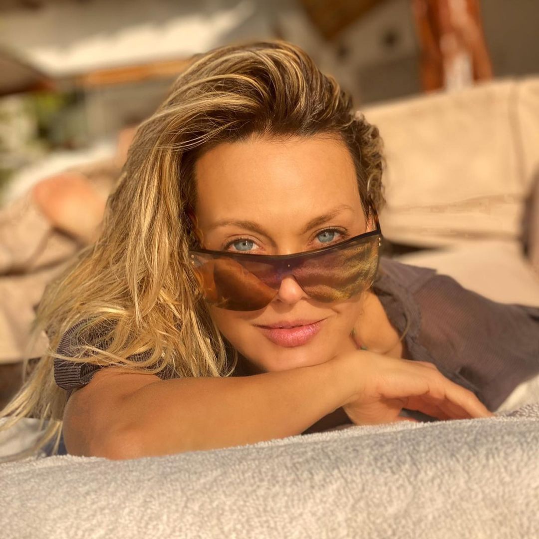 Cantante Fey encanta con nuevas fotografías en la web - Tecache.cl