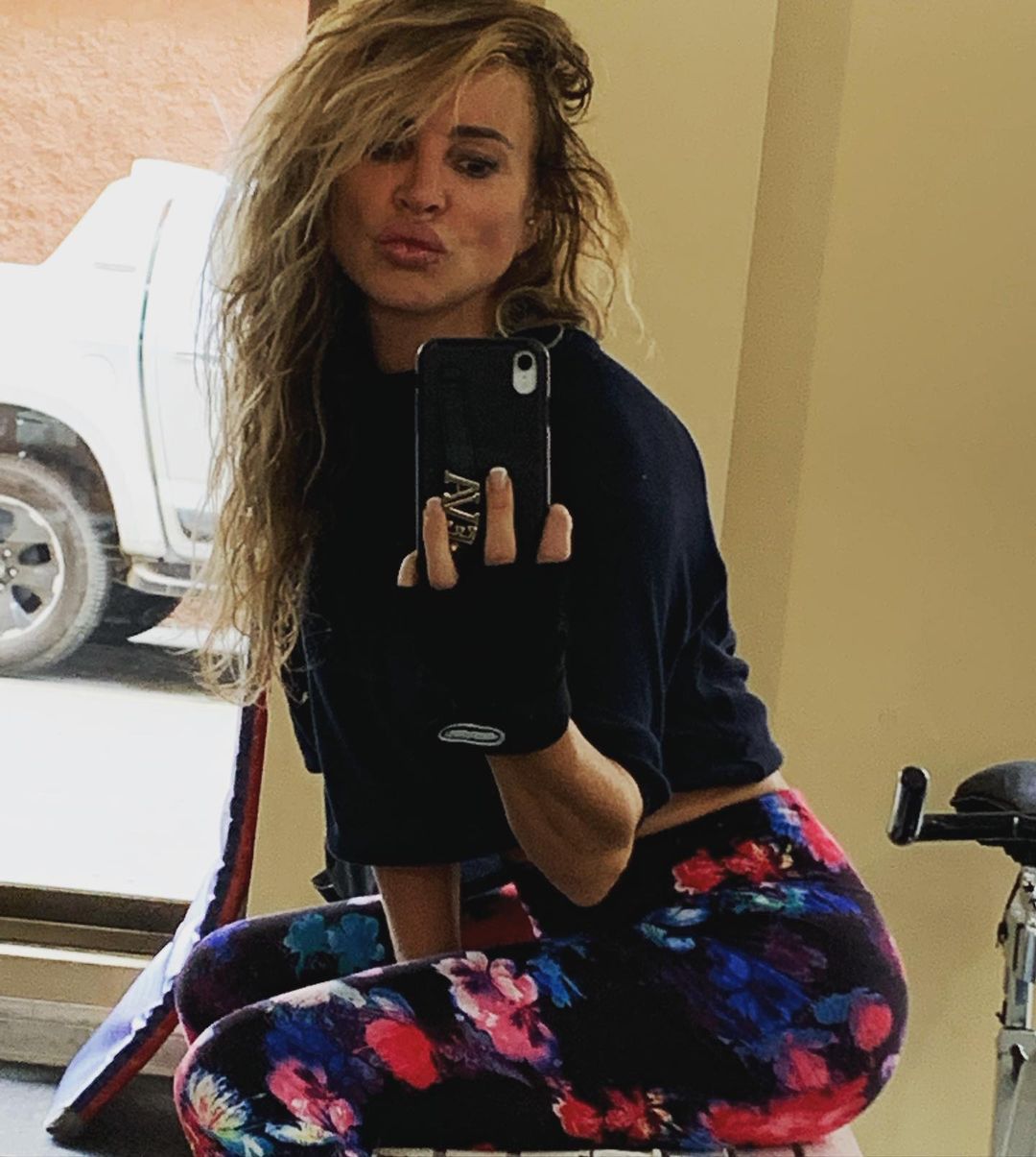 "Mujeraza": Eva Gómez sacó aplausos luciendo su figura con viral baile ...