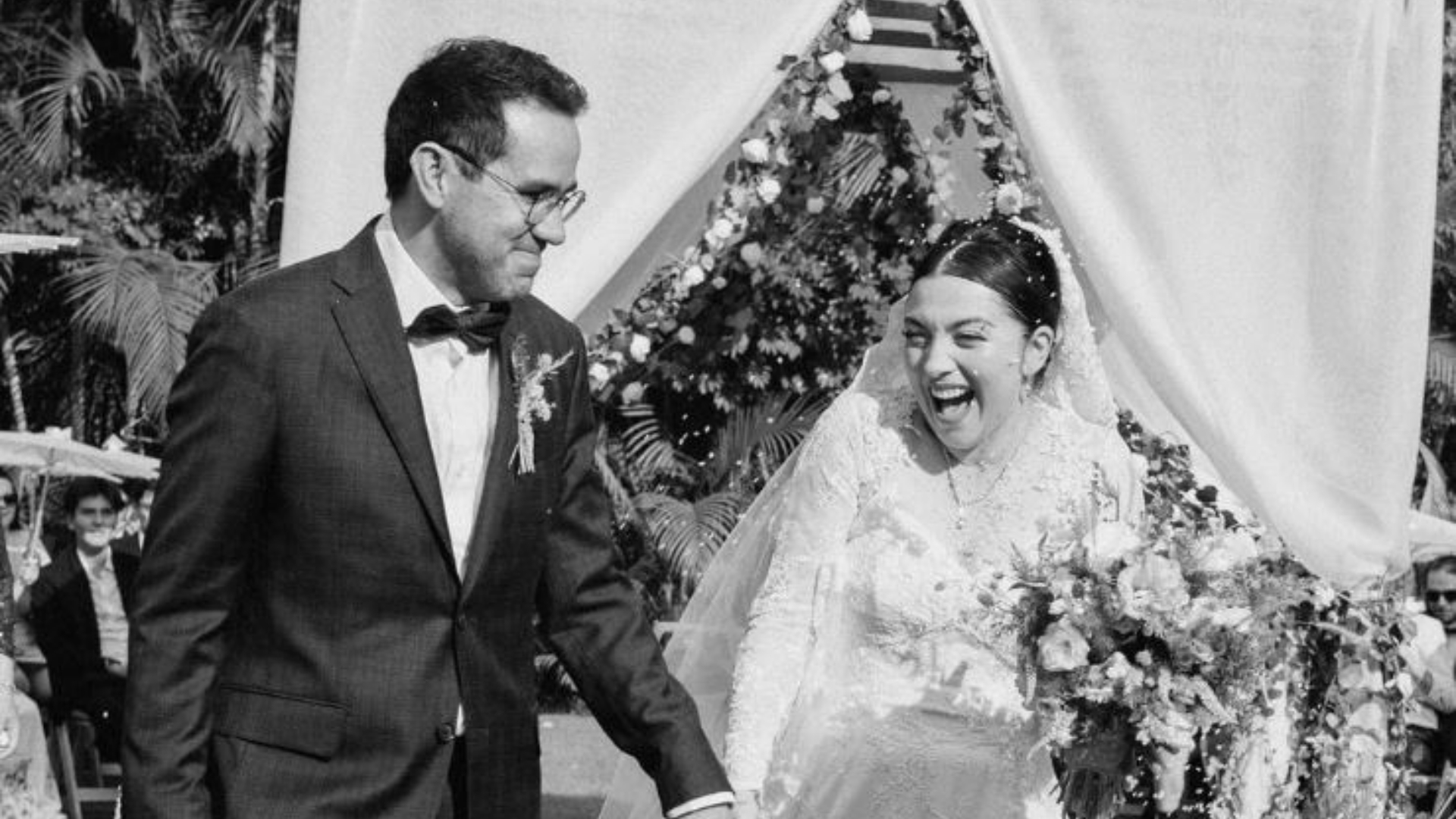 Las bellas fotos del matrimonio de Mon Laferte - Tecache.cl