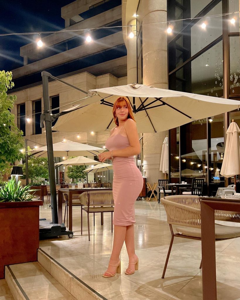 Mafe Bertero deja la escoba con ajustado traje de baño: Lució sus pronunciadas caderas - Tecache.cl