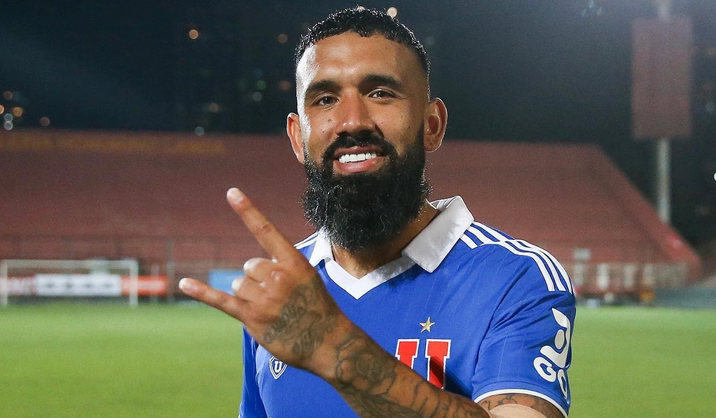 Ronnie Fernández aplaudió a hincha de la 'U' que entró a tribuna en el ...