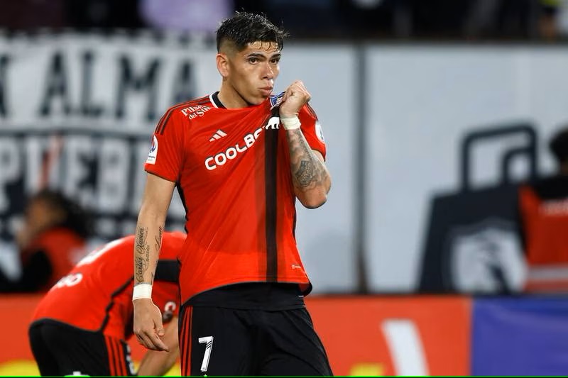 ¿Se va de Colo Colo? Desde Asia están interesados en Carlos Palacios ...