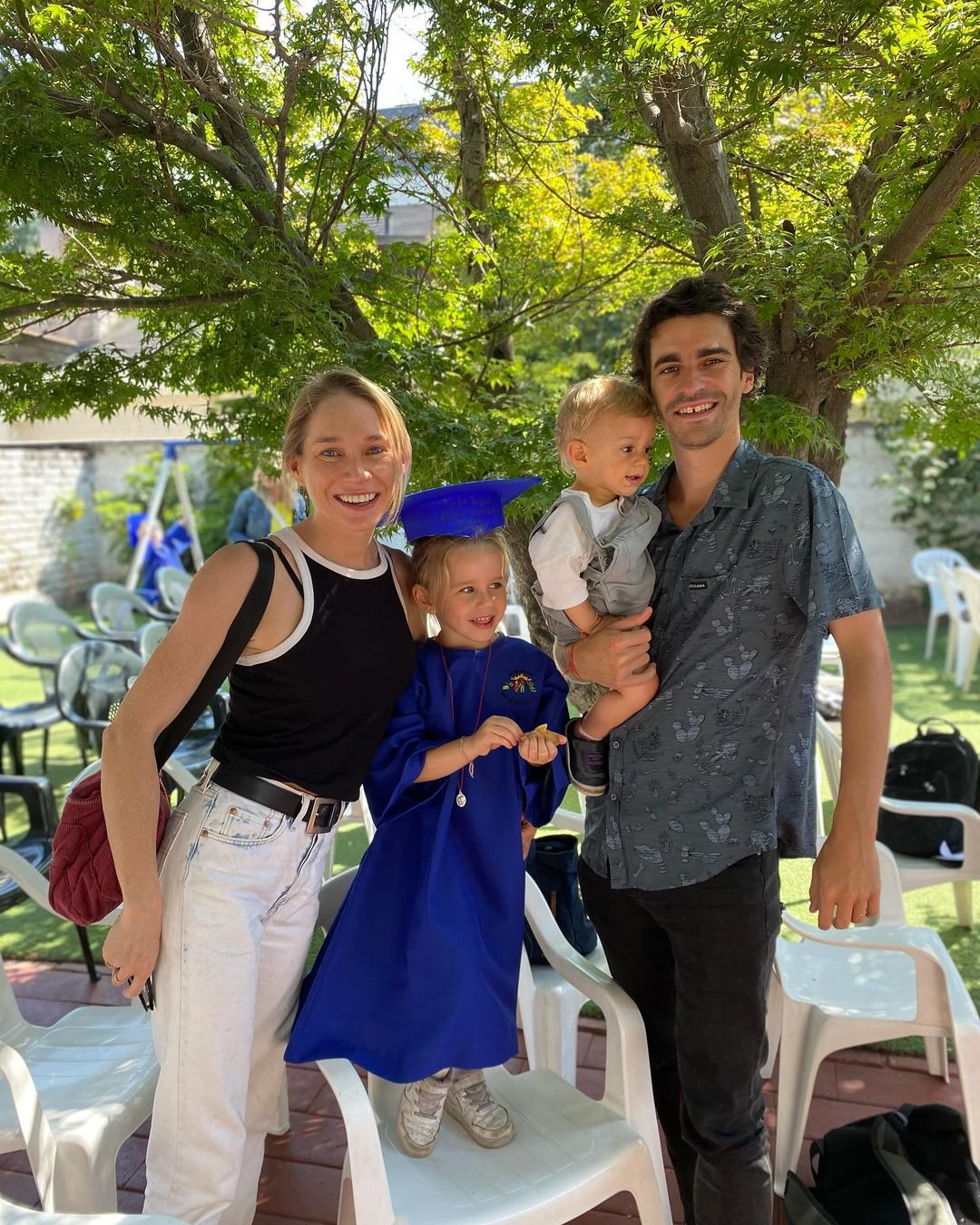 Actriz Constanza Mackenna, de "Generación 98", posa junto a su esposo e ...