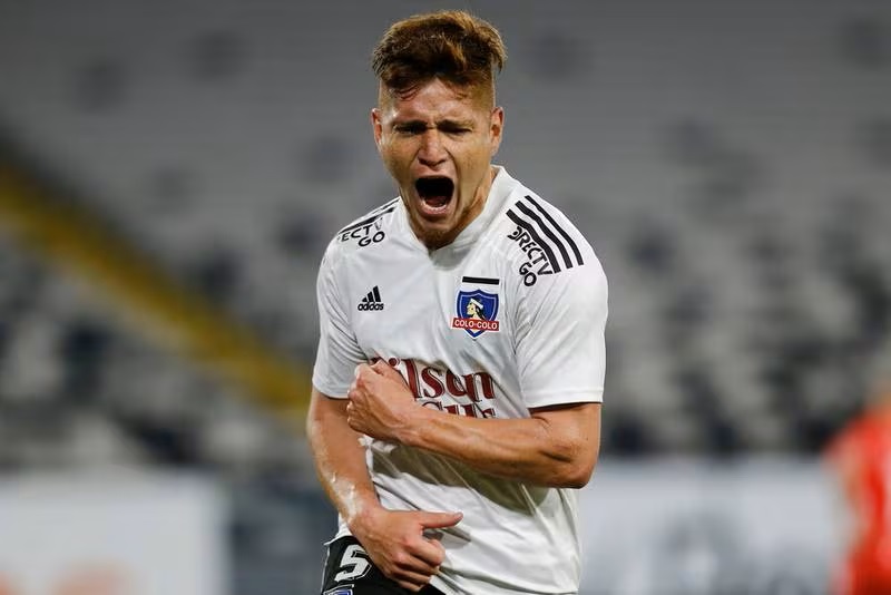 La condición que le puso Colo Colo a Leonardo Gil para renovar contrato ...