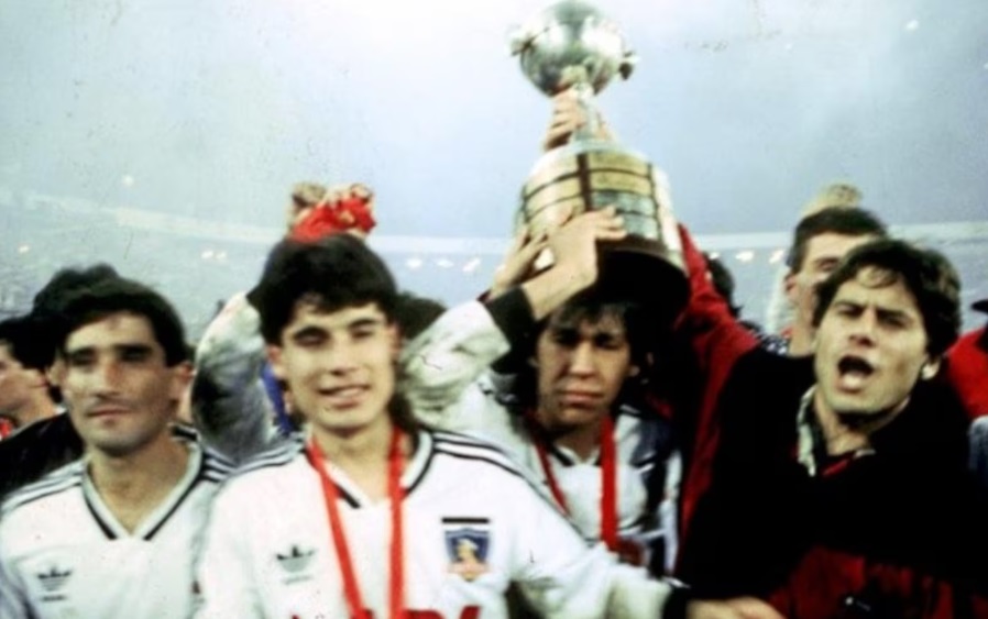 Los insólitos errores del medallón conmemorativo de Colo Colo por la ...