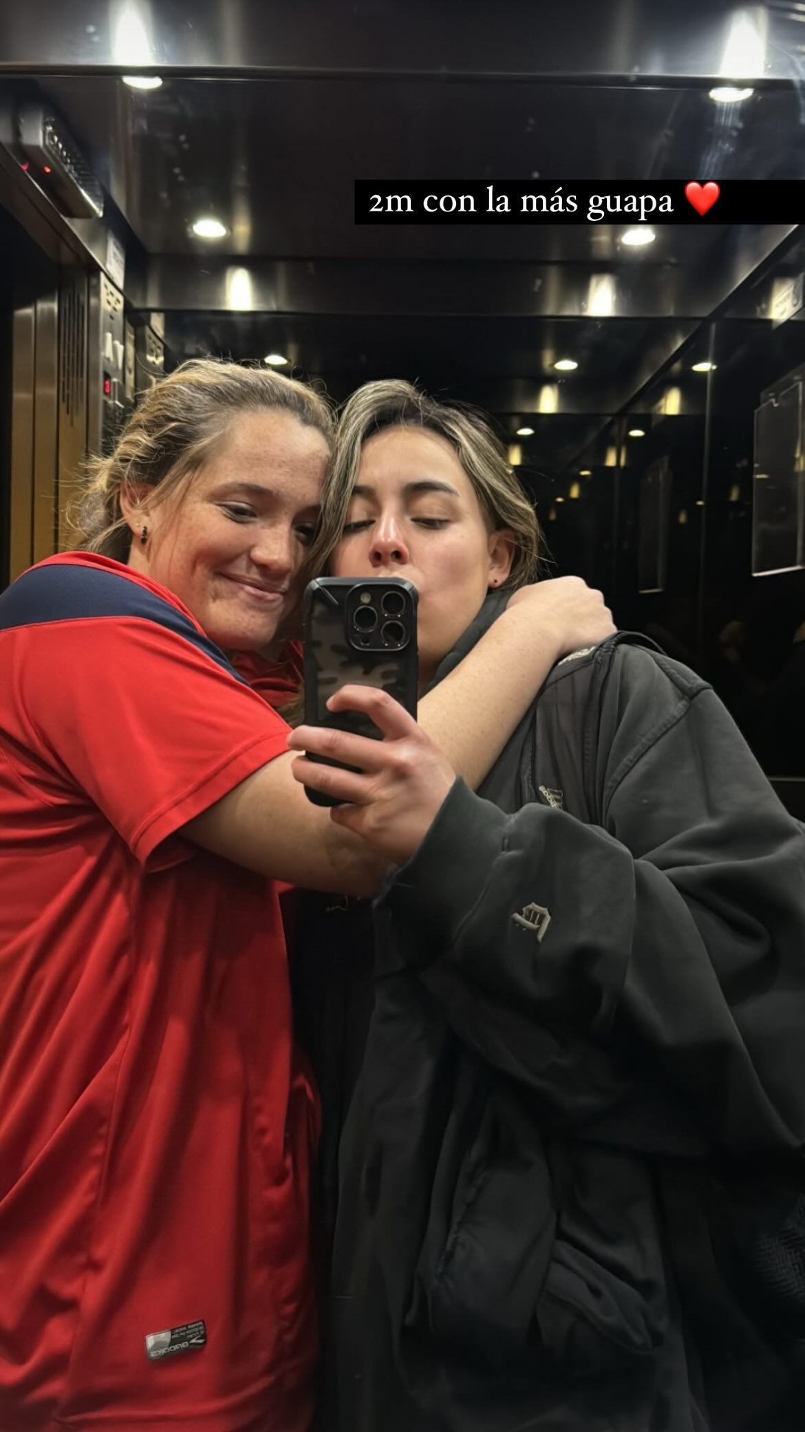 "Con la más guapa": Laura de la Fuente posa con su novia tras cumplir 2 ...