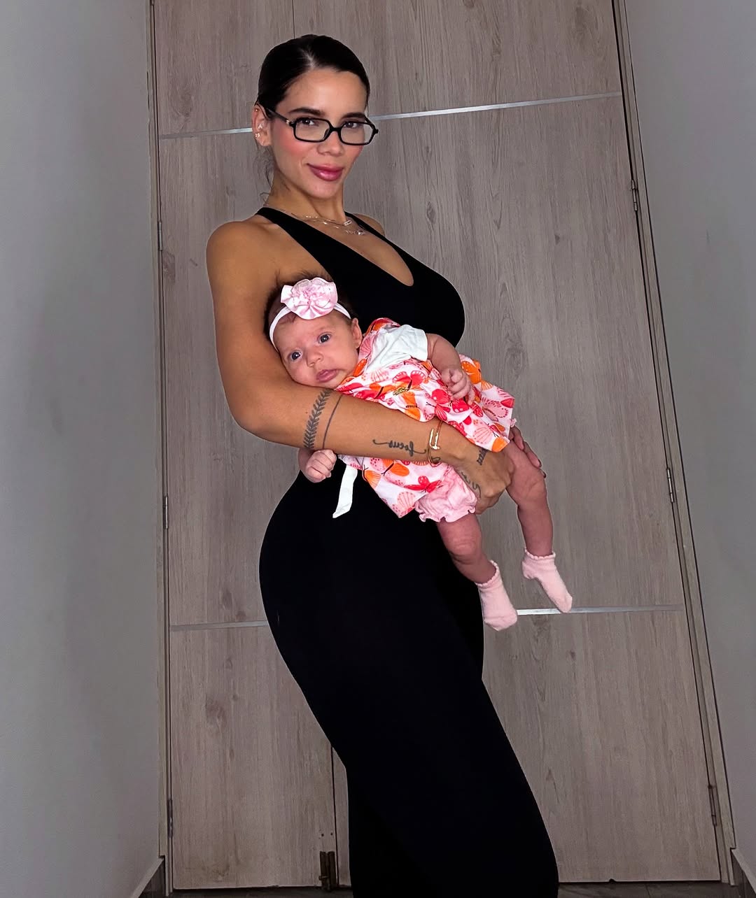 Hija de Sonia Isaza presenta por primera vez a su hija, Luciana ...