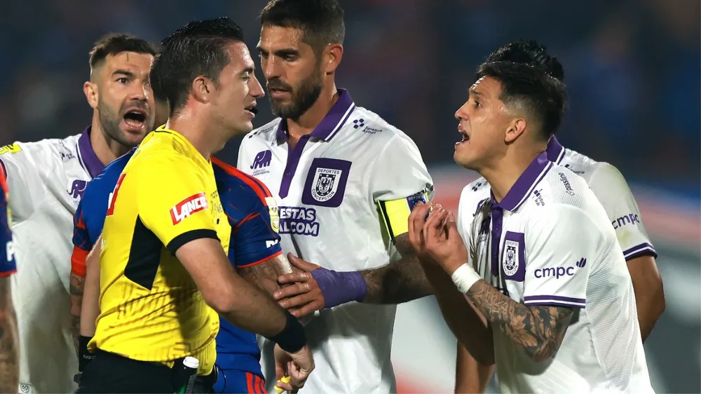 ¿Qué pasó realmente? Revelan dichos de Diego Carrasco al árbitro Mario ...